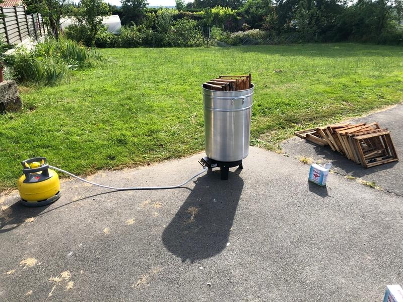 Comment peut-on désinfecter outils et matériaux en apiculture ...