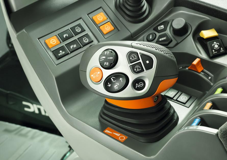 Tracteur | Des joysticks pour piloter les tracteurs du bout des doigts ...