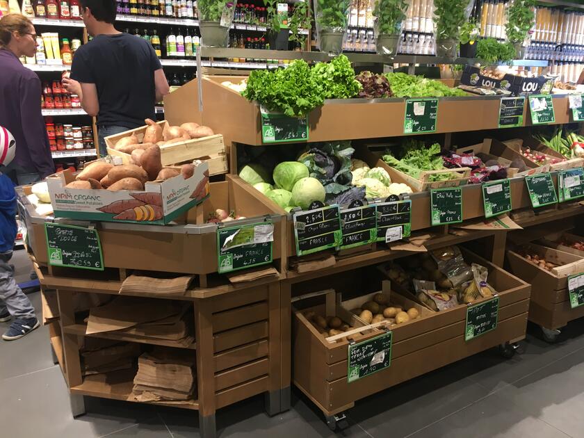 Visite magasin | Des fruits et légumes bio, beaux, variés et peu chers ...