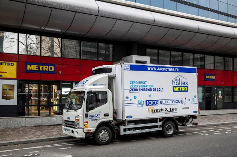 Distribution urbaine : Metro teste un camion 100% électrique | Réussir ...
