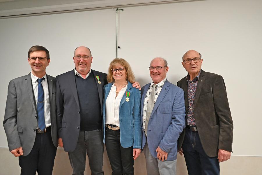 Jean et Sylvie Perron reçoivent la médaille du Mérite agricole | horizons