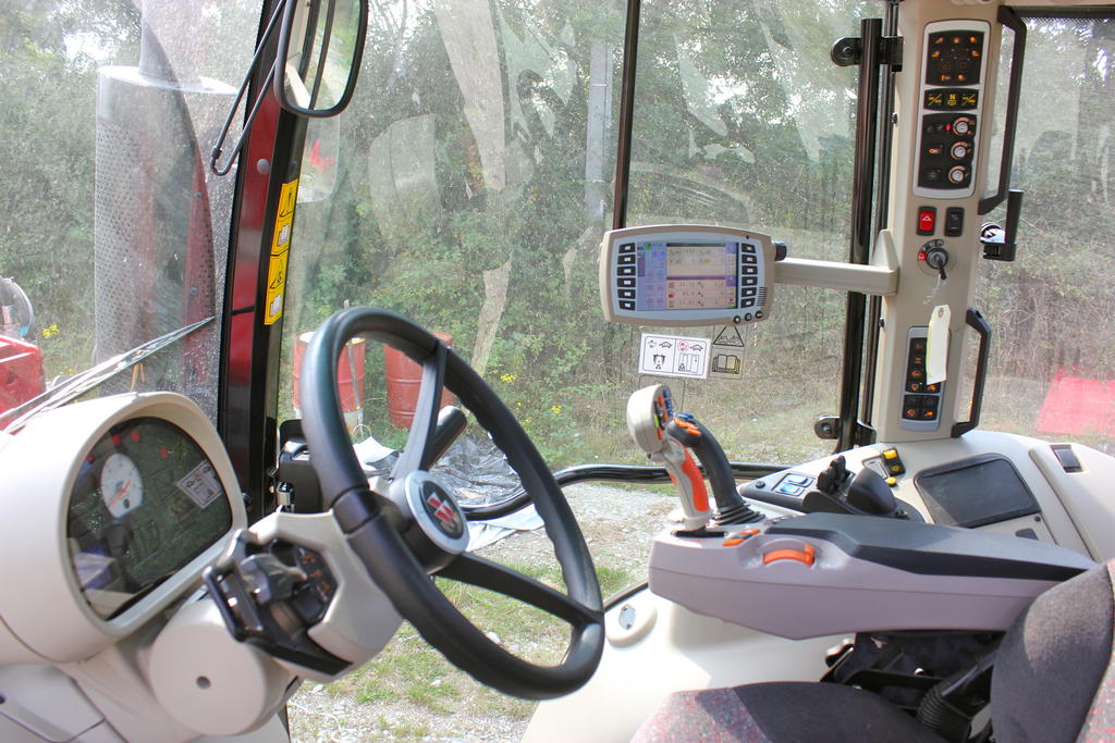 Massey Ferguson 6614 Dyna-VT : « Un quatre cylindres imposant ...