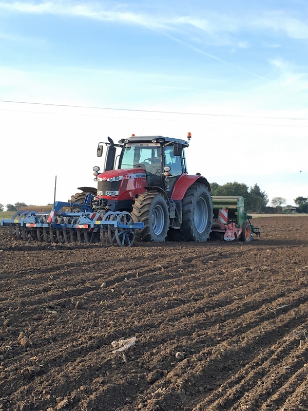 Massey Ferguson 6715 S Dyna-VT : « Un tracteur stable au champ comme ...