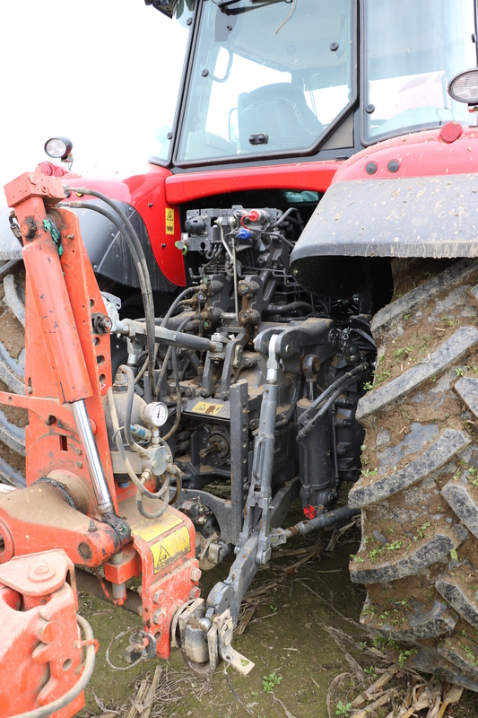 Massey Ferguson 6715 S Dyna-VT : « Un tracteur stable au champ comme ...