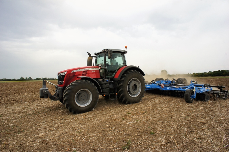 Massey Ferguson MF 8740 S « Un tracteur efficace et abordable ...