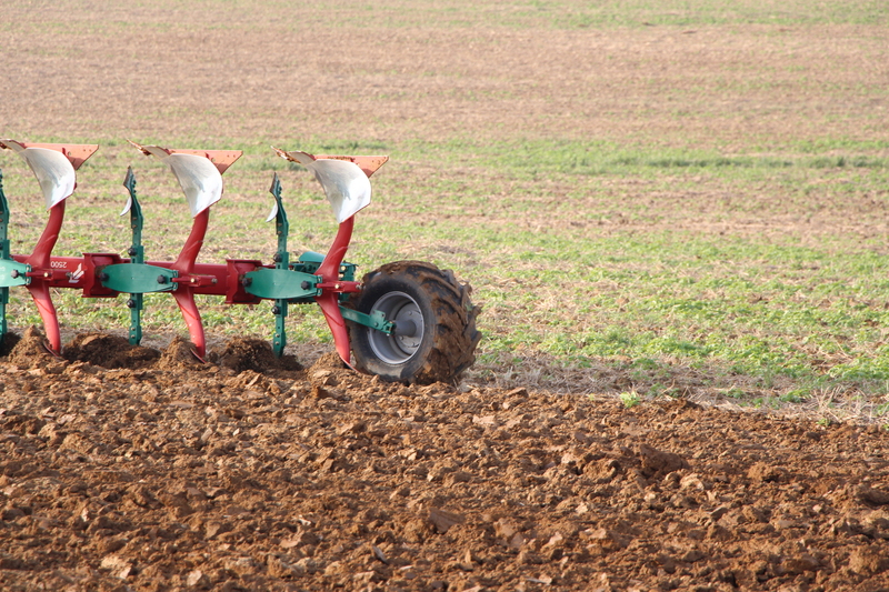 Charrue Kverneland 2500 i-Plough : Elle redresse le sillon | Réussir ...