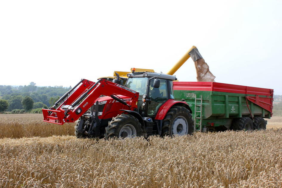 Massey Ferguson 6614 Dyna-VT : « Un quatre cylindres imposant ...