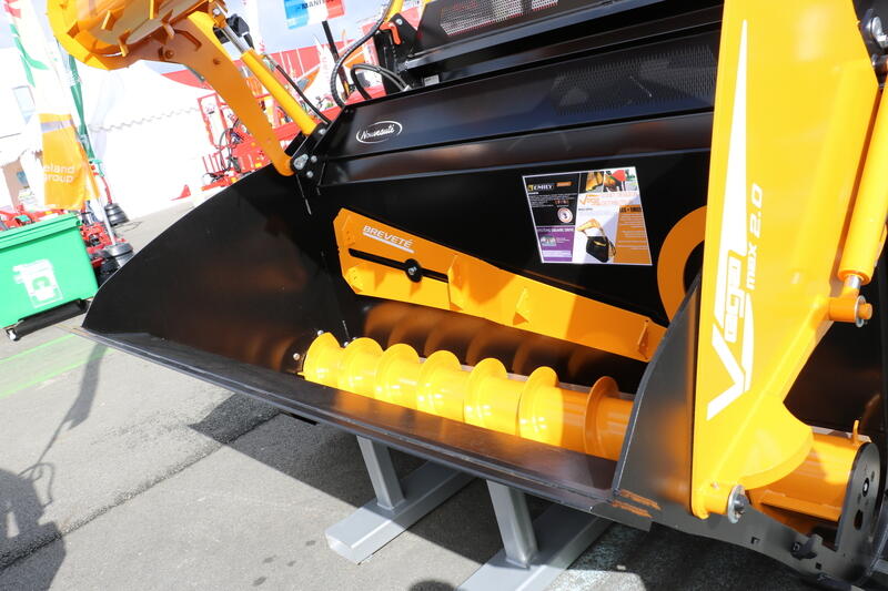 Emily | Une gamme de godets baptisée Max | Réussir machinisme