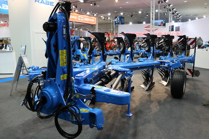 Rabe | Une charrue portée hors-raie | Réussir machinisme