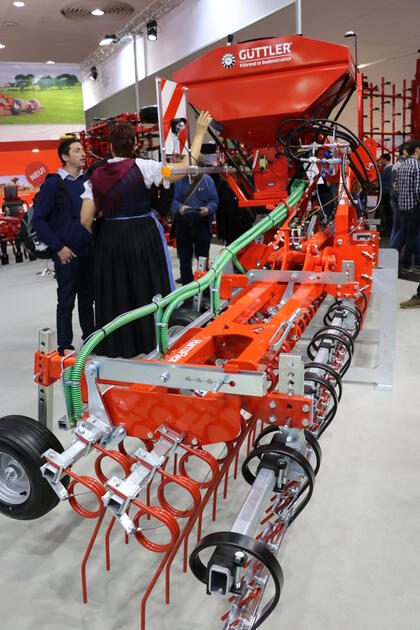 Güttler | Le sursemis piloté par GPS | Réussir machinisme