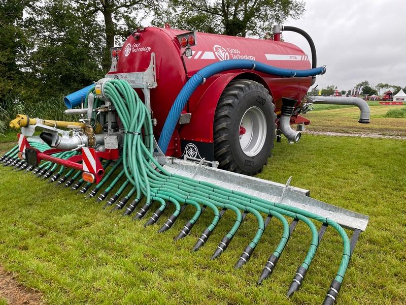 Grass Technology - Des tonnes à lisier et des faucheuses autochargeuses ...