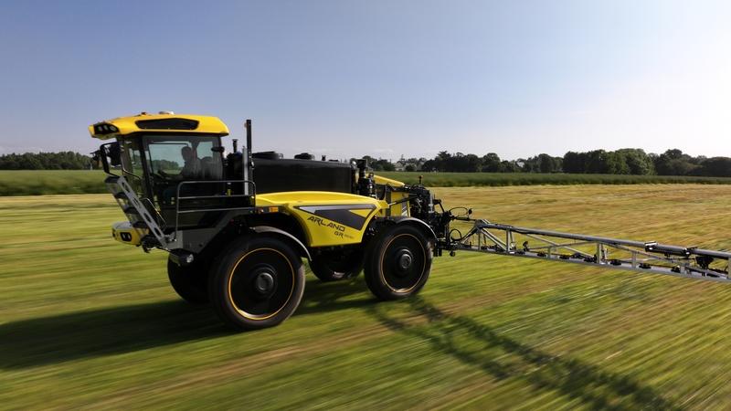 Arland - Un pulvérisateur automoteur à cabine avancée | Réussir machinisme